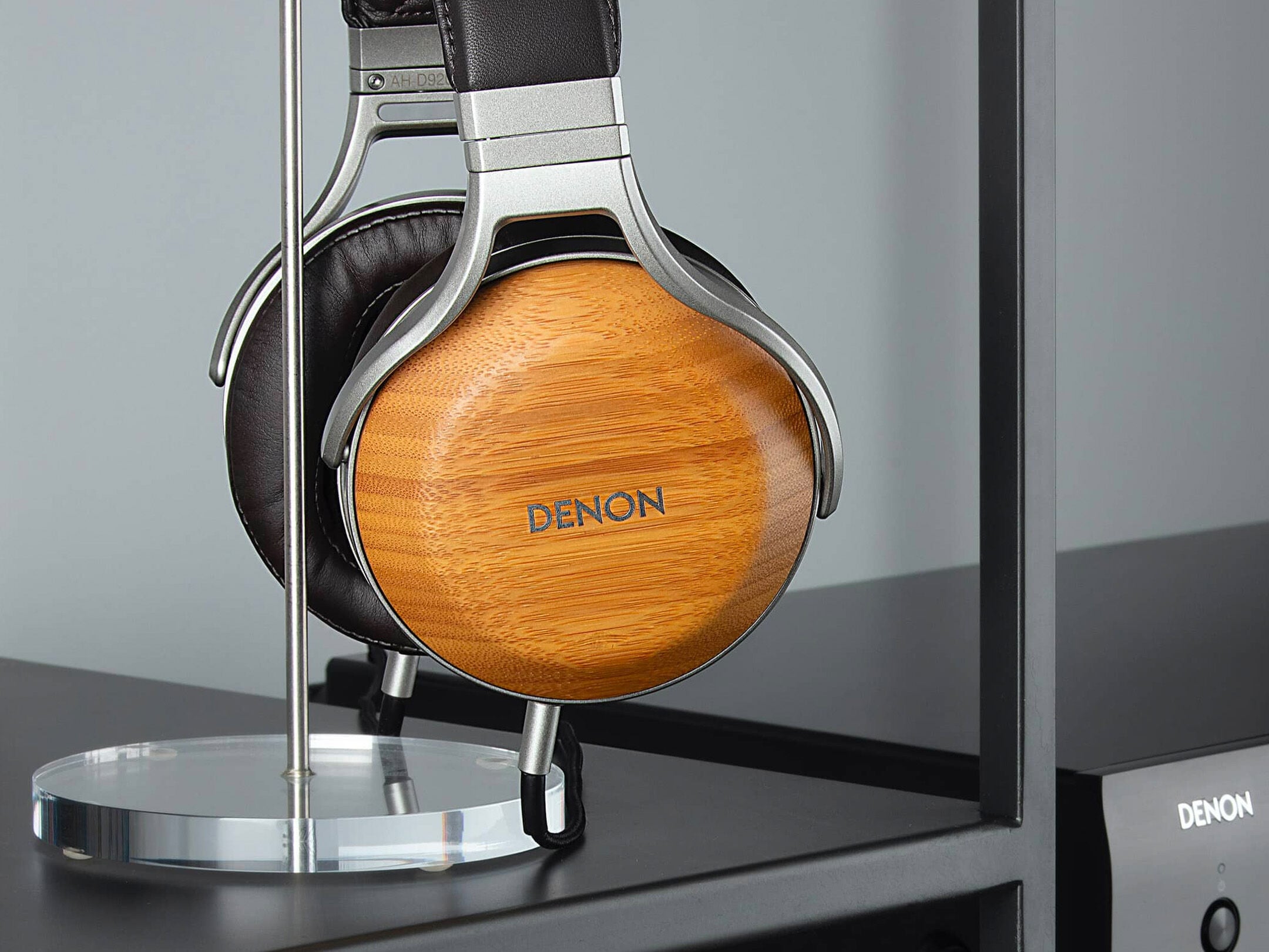 AH-D9200 - Flagship Hi-Fi Headphones fully made in Japan | Denon ...