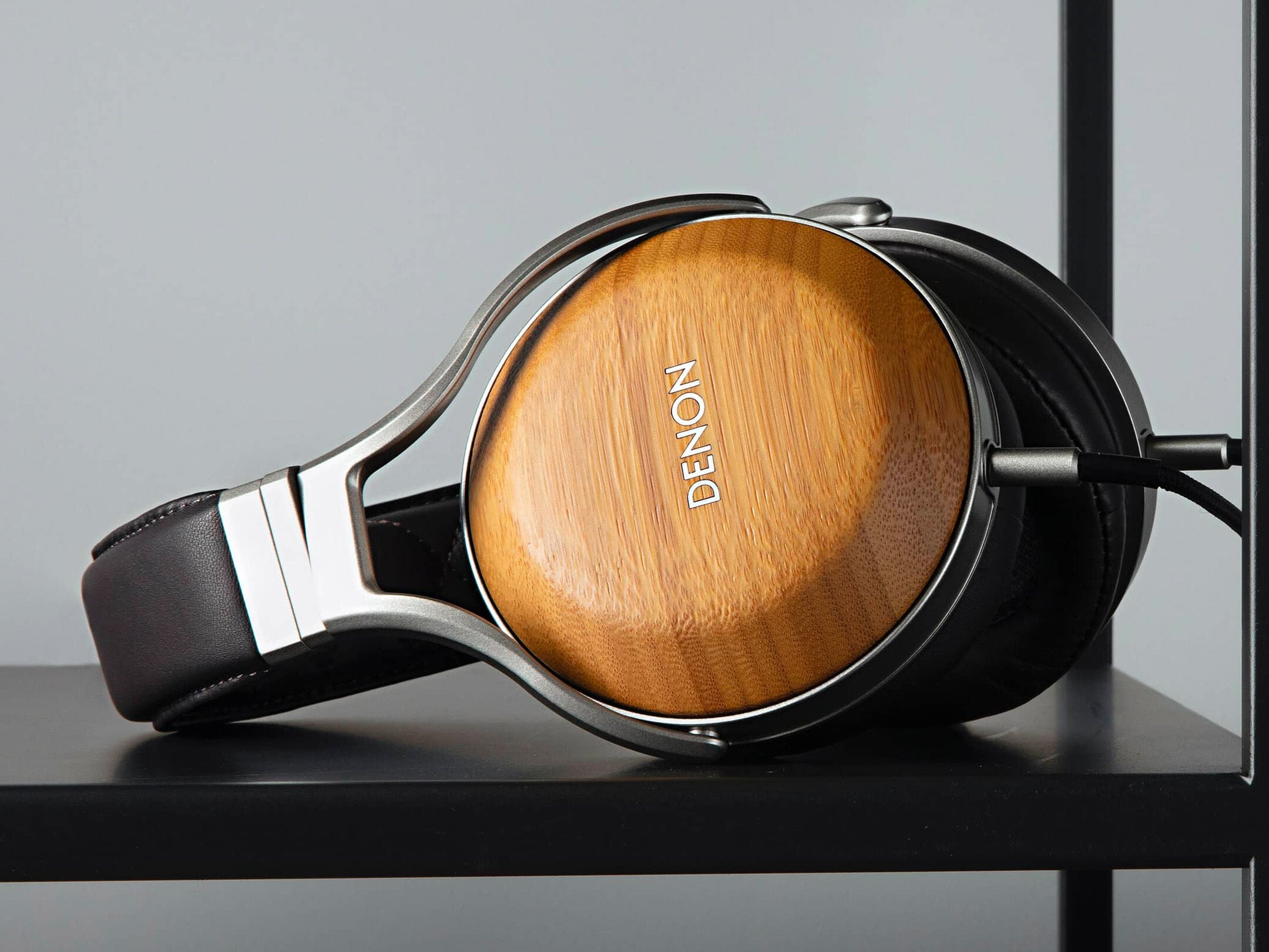AH-D9200 - Flagship Hi-Fi Headphones fully made in Japan | Denon ...